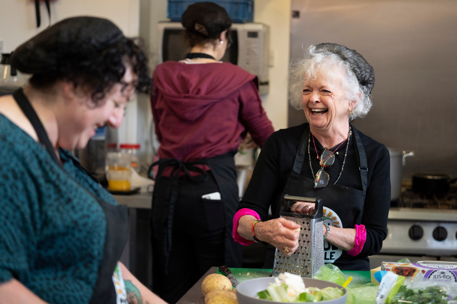 Volunteer cooking near me | Volunteer at soup kitchen shelter with ...